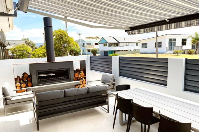 Ti Point Outdoor Suite: 3-seater sofa, 2 x chairs & coffee table ...